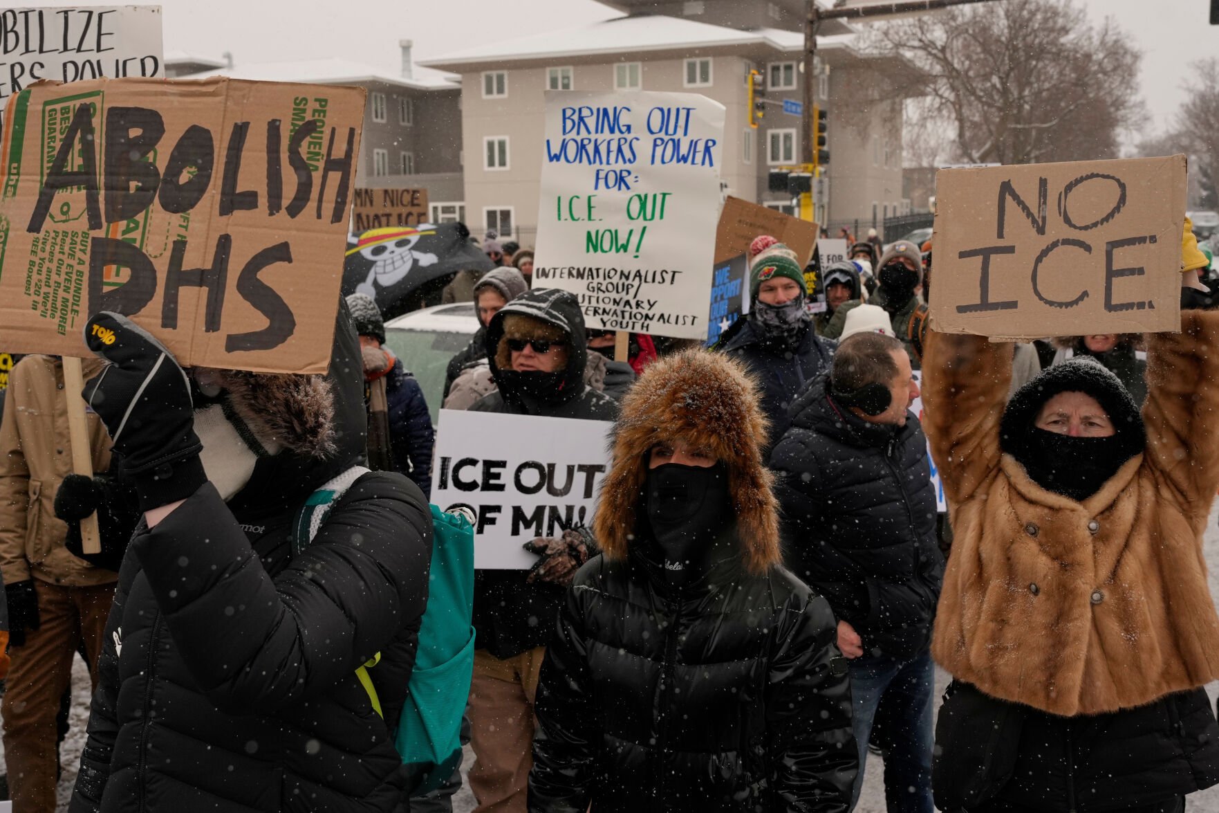 Democrats rethink midterm strategies after ICE raids
