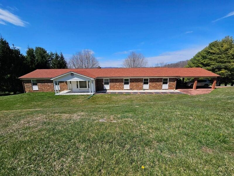 3 Bedroom Home in Tazewell - $260,000