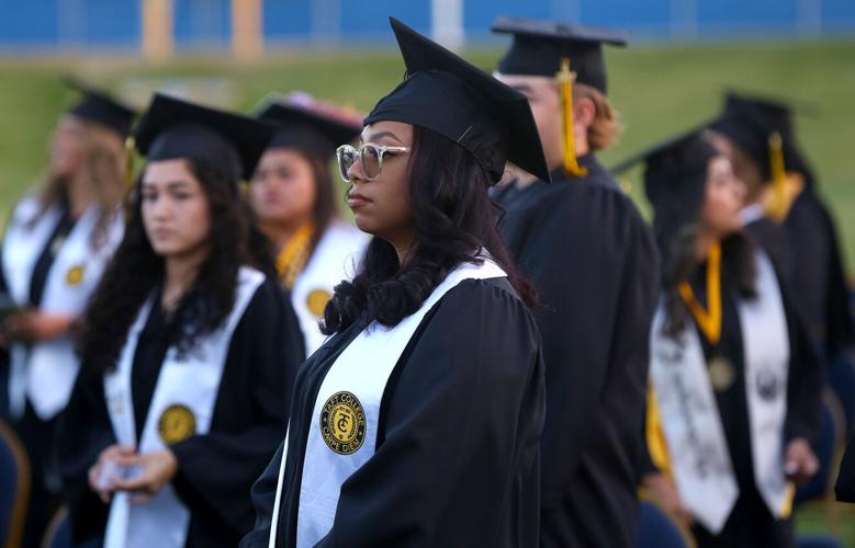 Taft College's 96th commencement | Multimedia | taftmidwaydriller.com