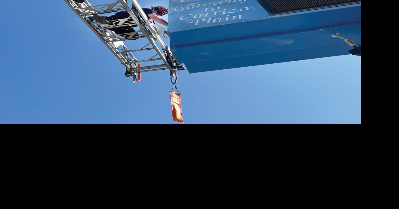 KCFD, Rex Cooper fix Taft Chamber sign | News | taftmidwaydriller.com