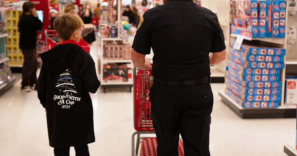 Taft Police holds annual Shop with a Cop | Multimedia ...