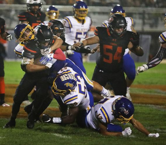 Gallery: Taft Union vs Wasco | Multimedia | taftmidwaydriller.com
