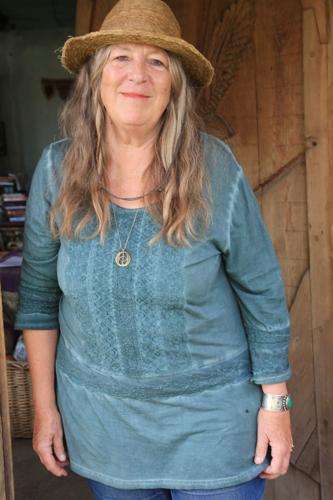 Lucy McCall dives deeper | Arts | taosnews.com