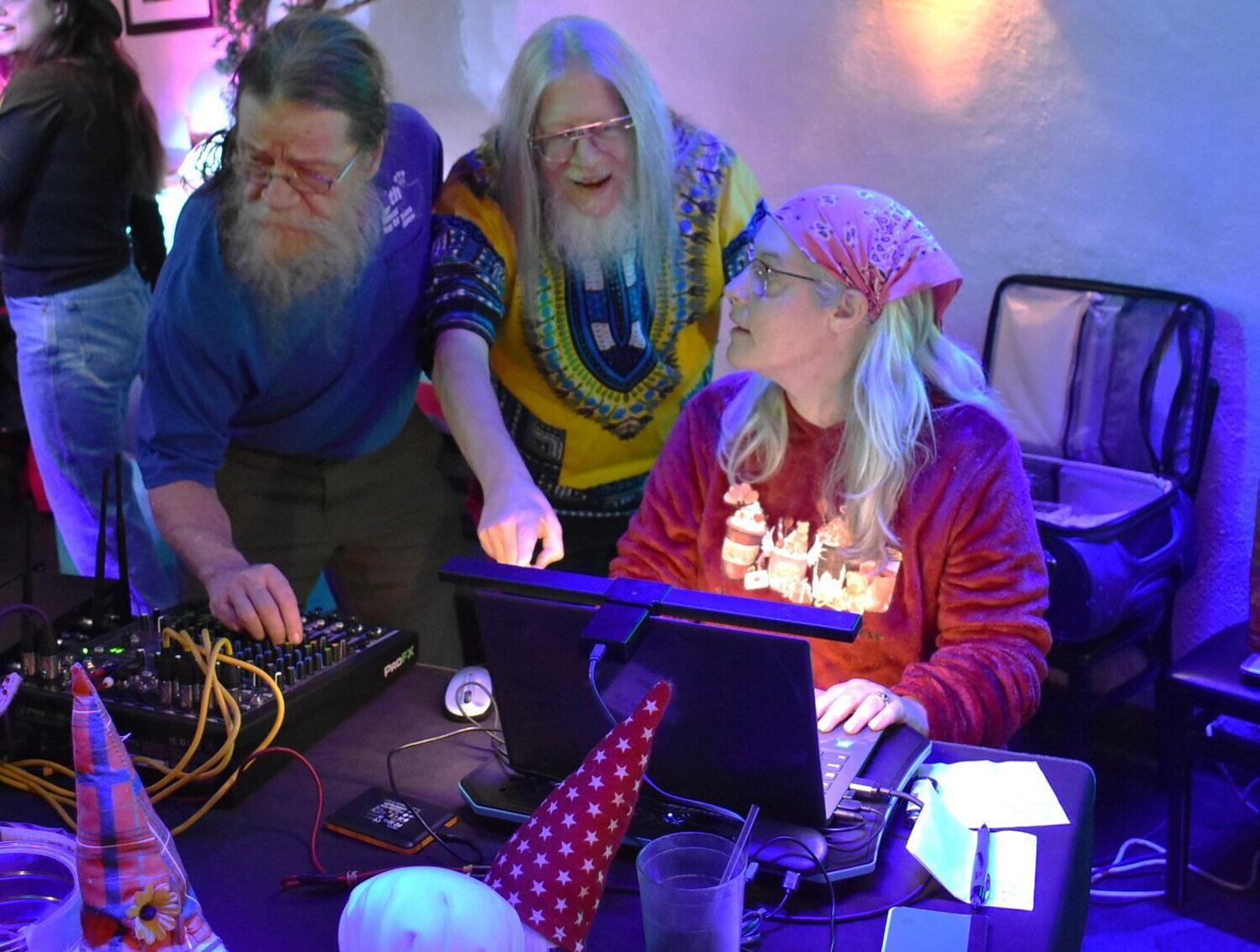 Everybody’s welcome at The Wizards’ karaoke. | Culture | taosnews.com