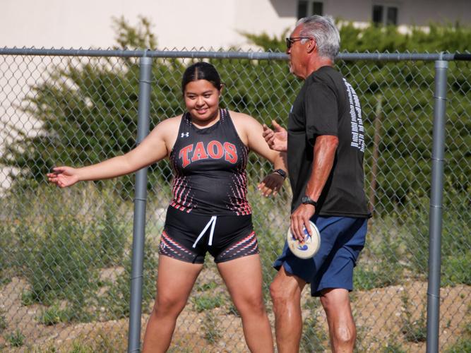 A rush to qualify at a packed Tiger track invite | Running | taosnews.com