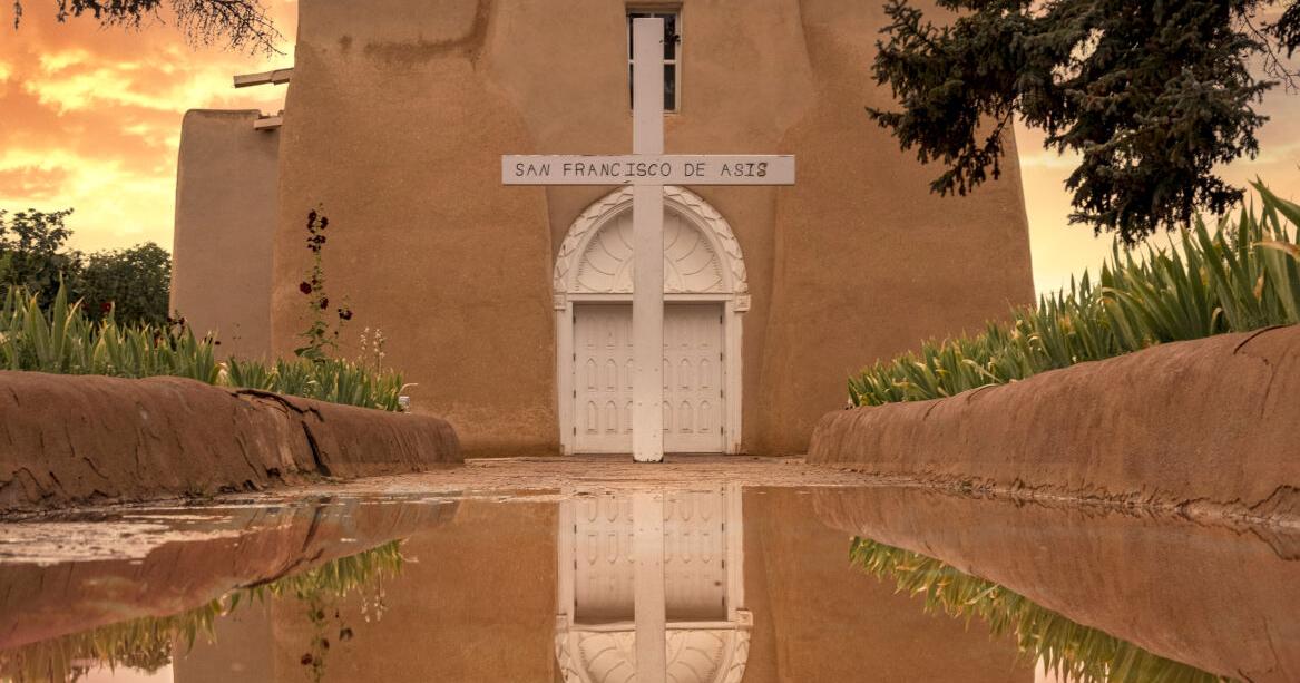 Elijah Rael: His lens reveals the love affair | Tradiciones / Artes ...