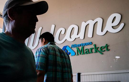 Albertsons, Smith's grocery workers contemplate strike | Business ...