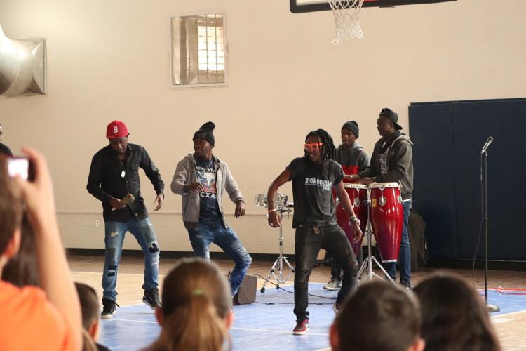 Mokoomba shows their moves | Education | taosnews.com