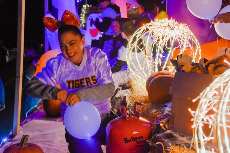 Taos High throws flashy parade on Salazar | Sports | taosnews.com