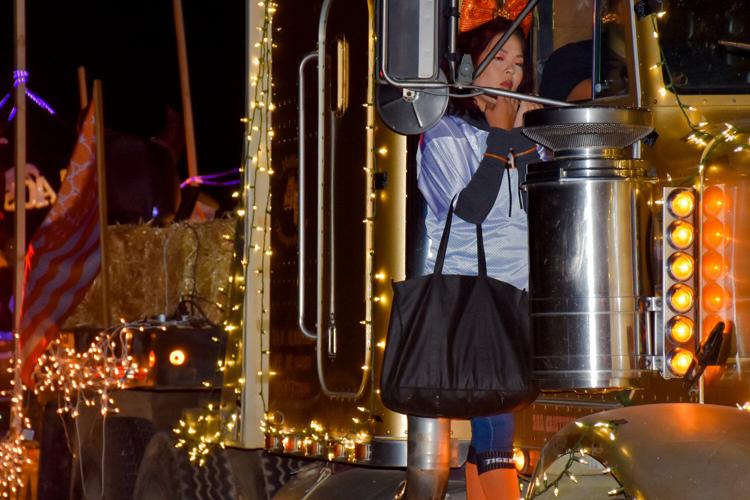 Taos High throws flashy parade on Salazar | Sports | taosnews.com