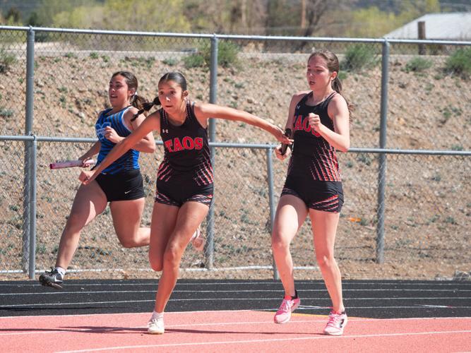 Tigers dominate the track at Anaya Field | Running | taosnews.com