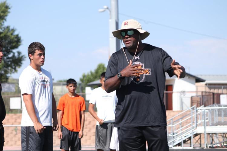 Taos Tigers get advice from NFL pro | Football | taosnews.com