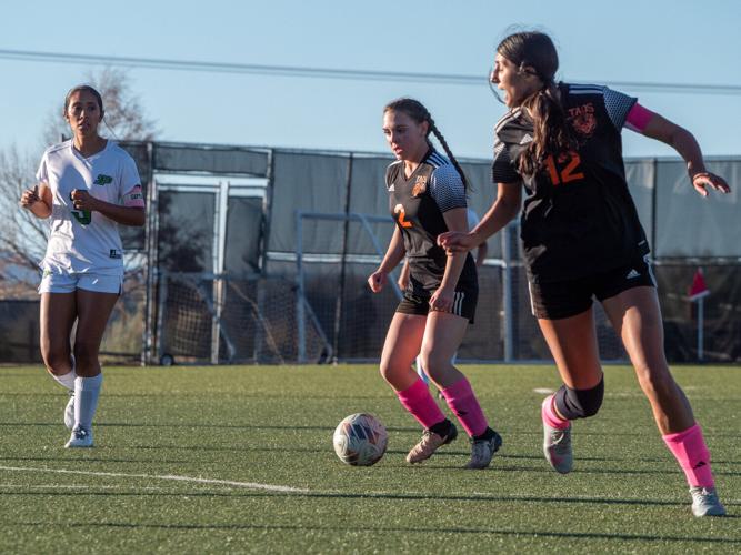 Lady Tigers draw Moriarty and Pojoaque | Soccer | taosnews.com