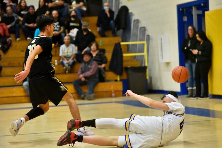 Trojans surge back against Peñasco | Sports | taosnews.com