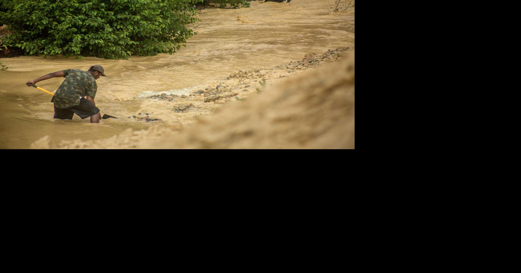 Massive mudslide in Red River halts traffic, backs up river | public ...