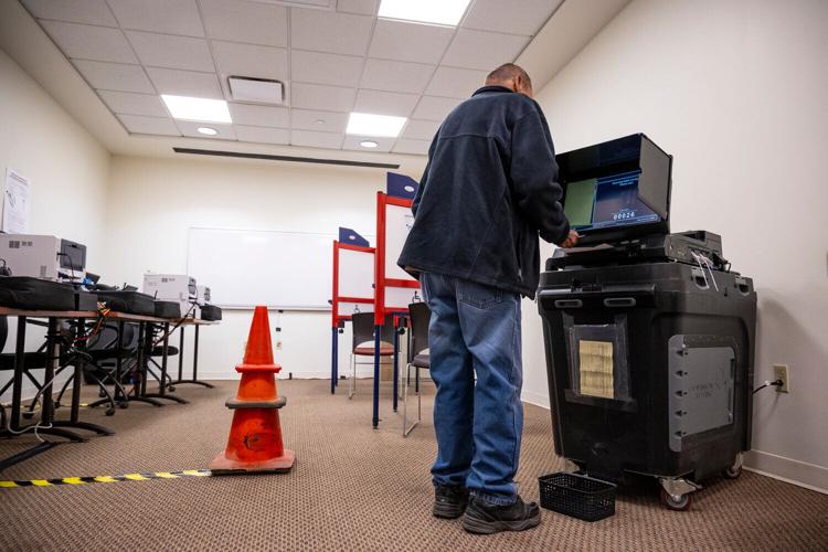Early voting begins | Politics | taosnews.com