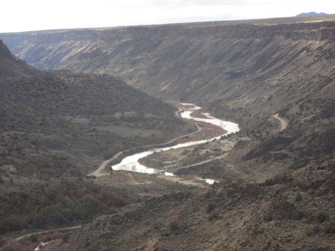 Trekking the Taos Valley Overlook | La Vida | taosnews.com