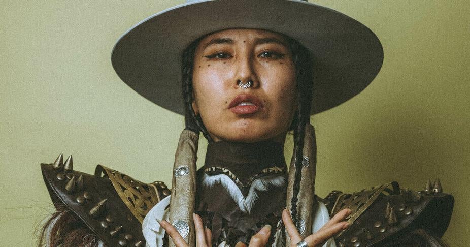 Performer 'Snow Raven' sings the Indigenous wisdom of Arctic Siberia ...