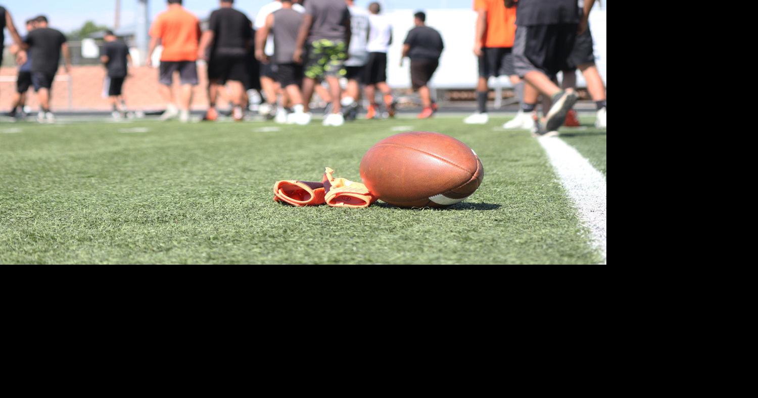 Taos Tigers get advice from NFL pro | Football | taosnews.com