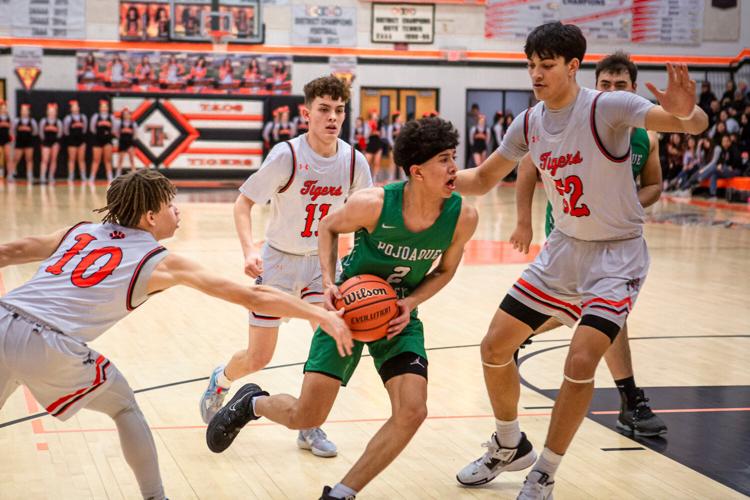 Tigers win overtime thriller against Pojoaque | Sports | taosnews.com