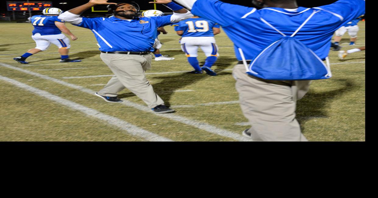 Largo football scores playoff win | Photo Galleries | tbnweekly.com