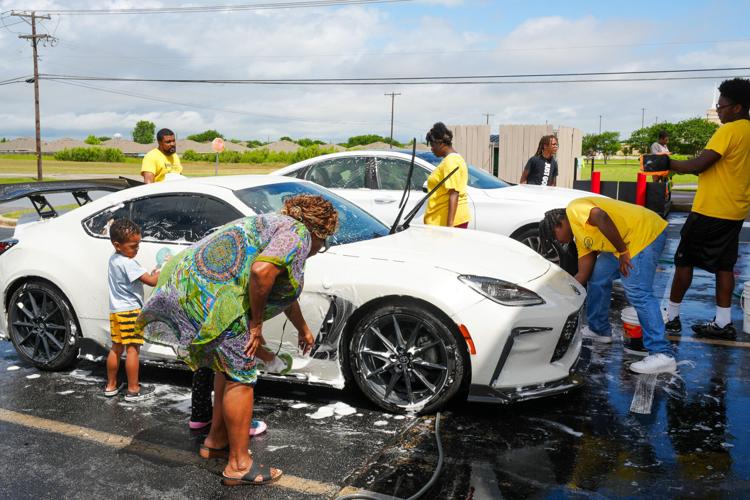 Fundraiser: Youth car wash draws drivers in on Saturday | News ...