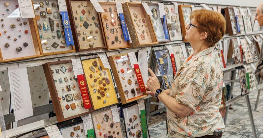 Button up: Texas State Button Society’s spring show continues today ...