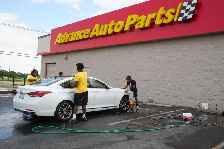 Fundraiser: Youth car wash draws drivers in on Saturday | News ...