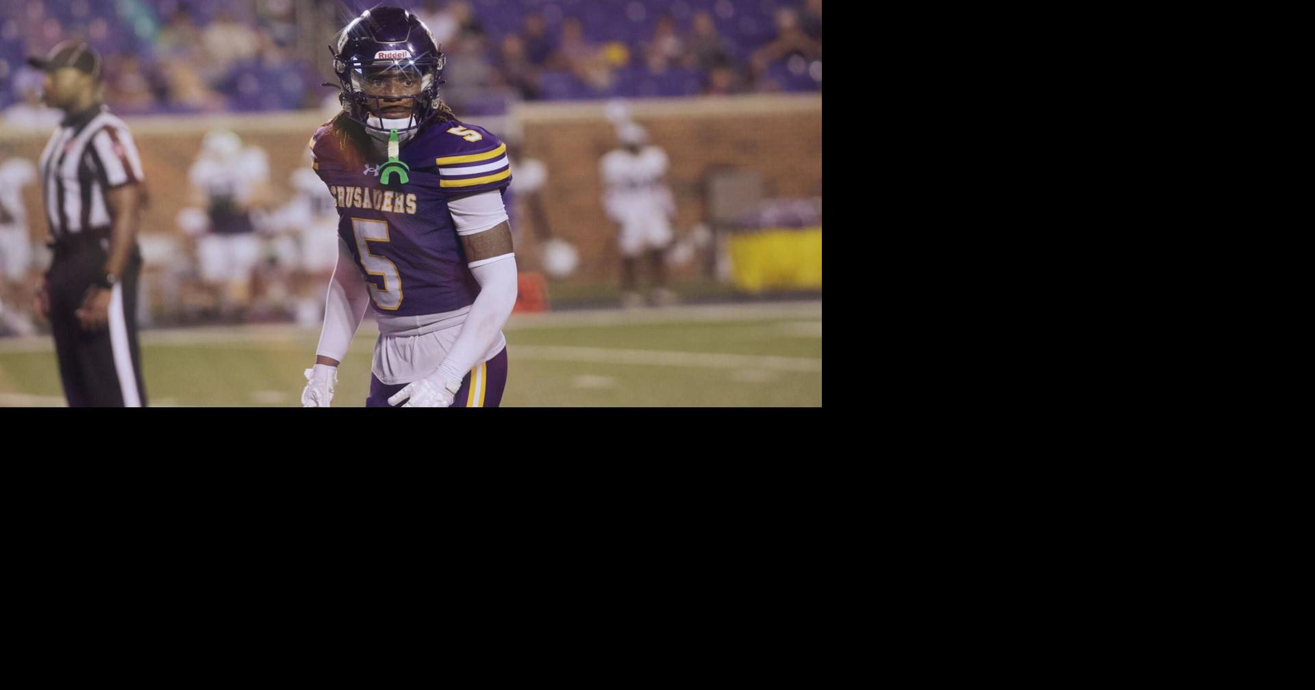 Versatile Davis makes plays for No. 2 UMHB | Sports | tdtnews.com