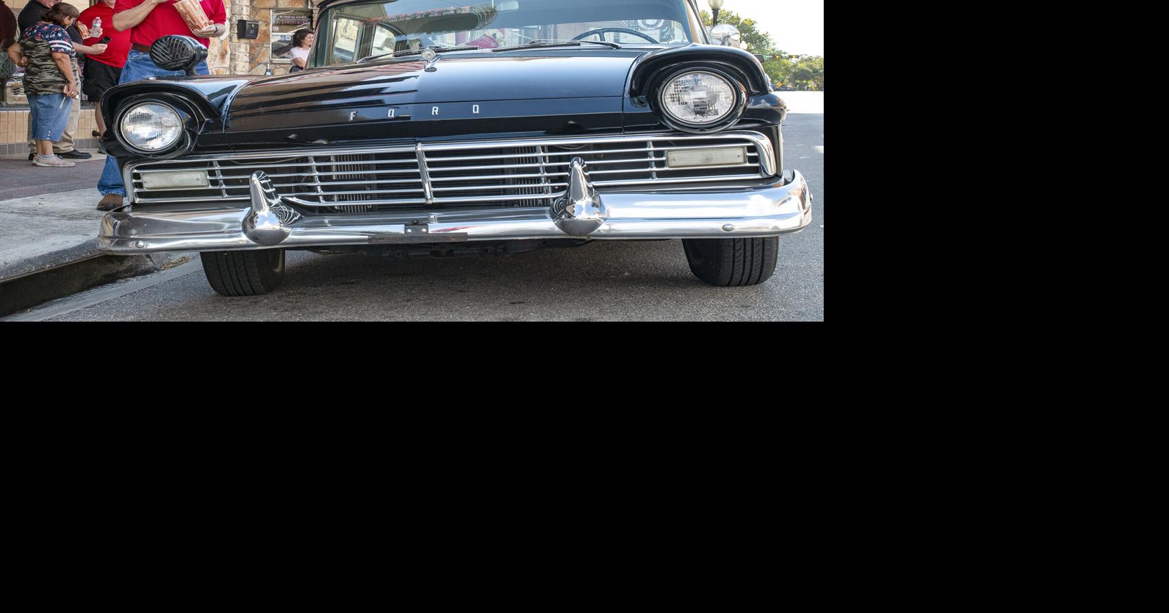 Popcorn with Police: Belton officers try to establish rapport with ...