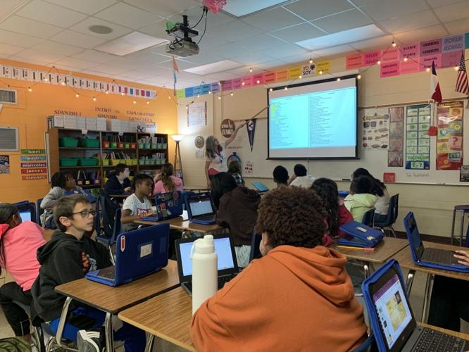 Canciones de mi clase: Bonham students participate in Spanish song ...