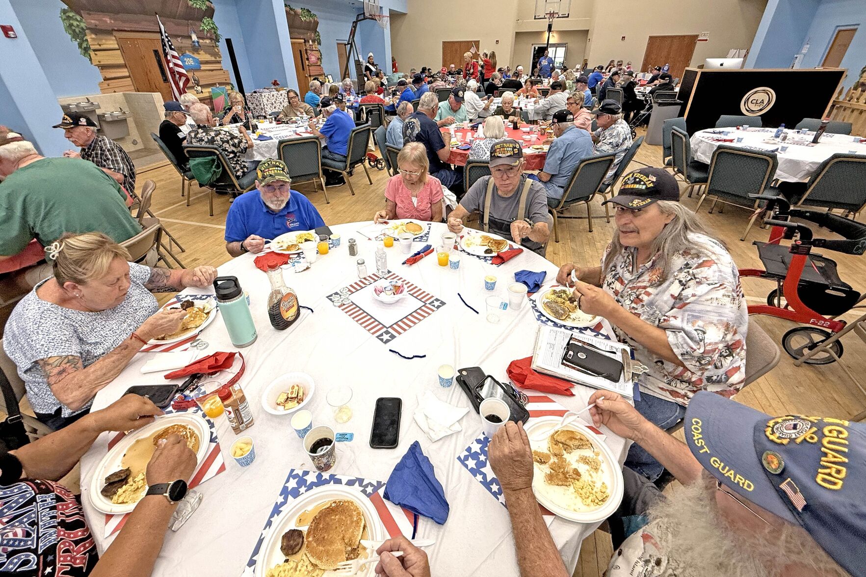 PHOTO GALLERY: Veterans enjoy camaraderie at Honor Flight breakfast | News | tehachapinews.com