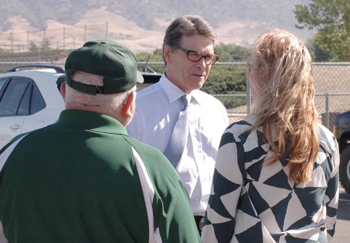 Presidential candidate Rick Perry makes Tehachapi pit stop | News ...