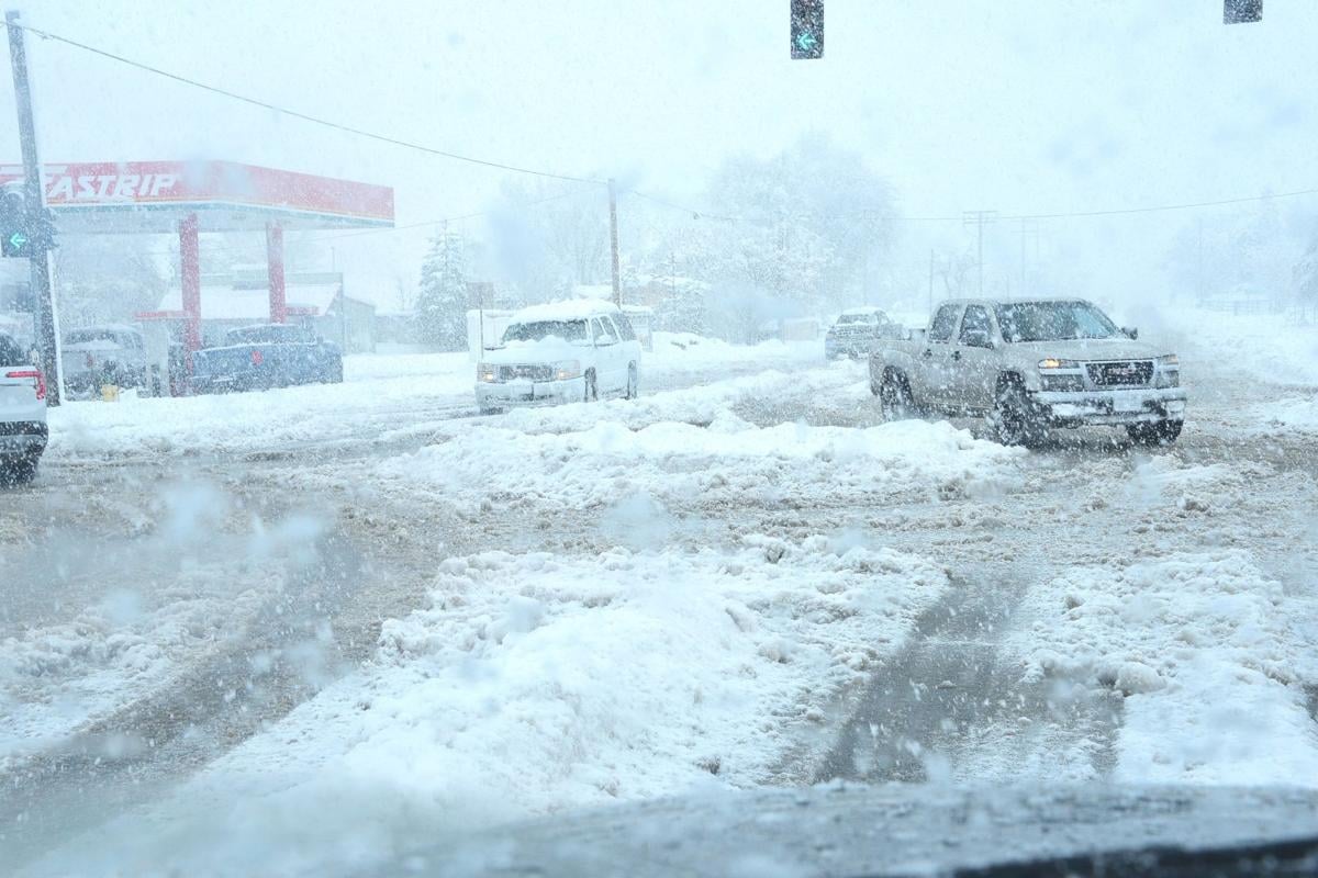 PHOTO GALLERY: Snow creates beauty, problems in greater Tehachapi ...