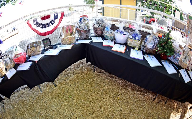 Retired chairman thanks sponsors at rodeo dinner | News | tehachapinews.com