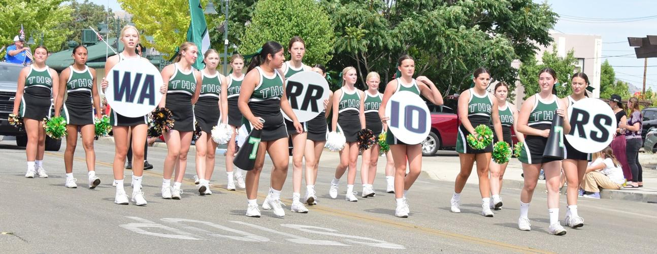 Crowd turns out for Tehachapi Mountain Festival Parade | Lifestyle | tehachapinews.com