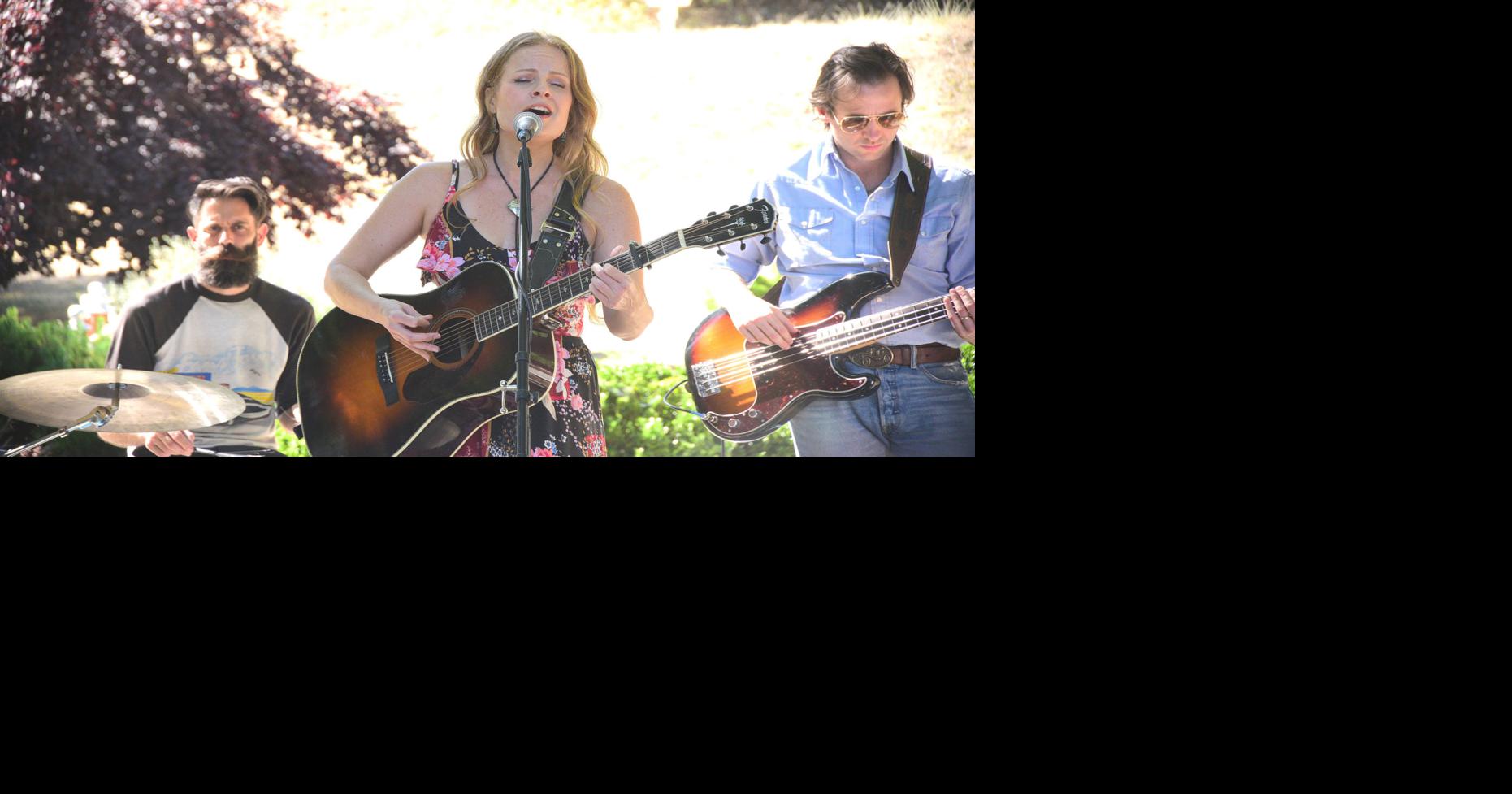 PHOTO GALLERY: Concert series features country singer Alice Wallace ...