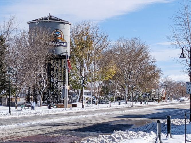 Snow closes roads, schools in Tehachapi | News | tehachapinews.com