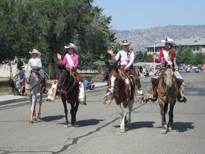 PHOTO GALLERY: Horses and riders trot along Mountain Festival Parade ...