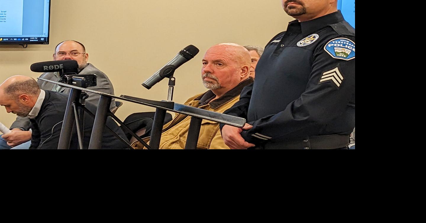 Dunham introduced to council, city begins police chief recruitment ...