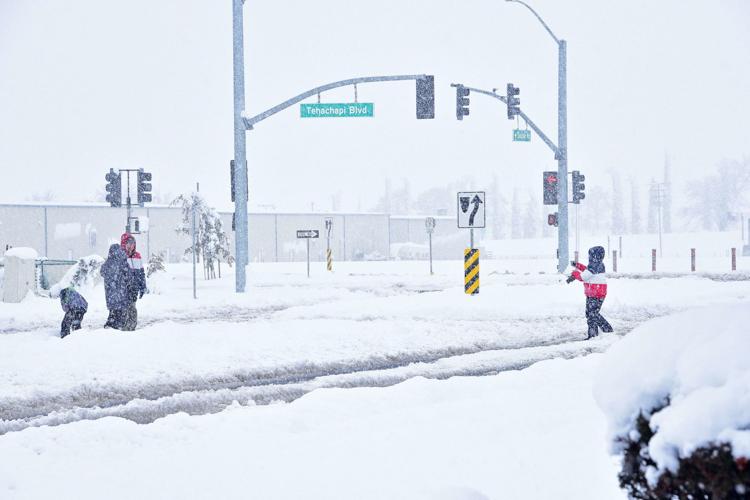 PHOTO GALLERY: Snow creates beauty, problems in greater Tehachapi ...