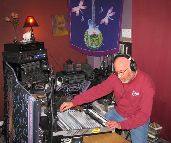 Pen in Hand: Tehachapi FM: Syndicated radio program FolkScene regularly ...