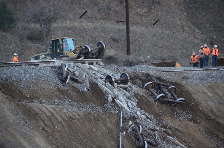 PHOTO GALLERY: Rail traffic halted through Tehachapi following ...
