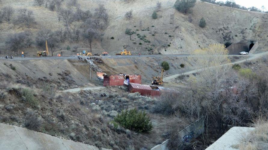 PHOTO GALLERY: Rail traffic halted through Tehachapi following ...