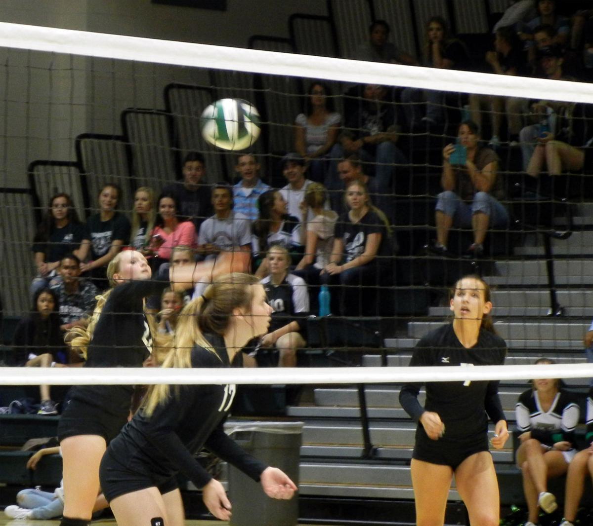 Warriors volleyball sweeps Highland | Sports | tehachapinews.com