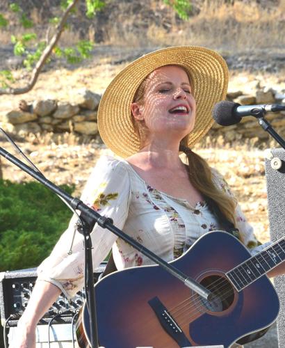 PHOTO GALLERY: A return engagement with singer Alice Wallace ...