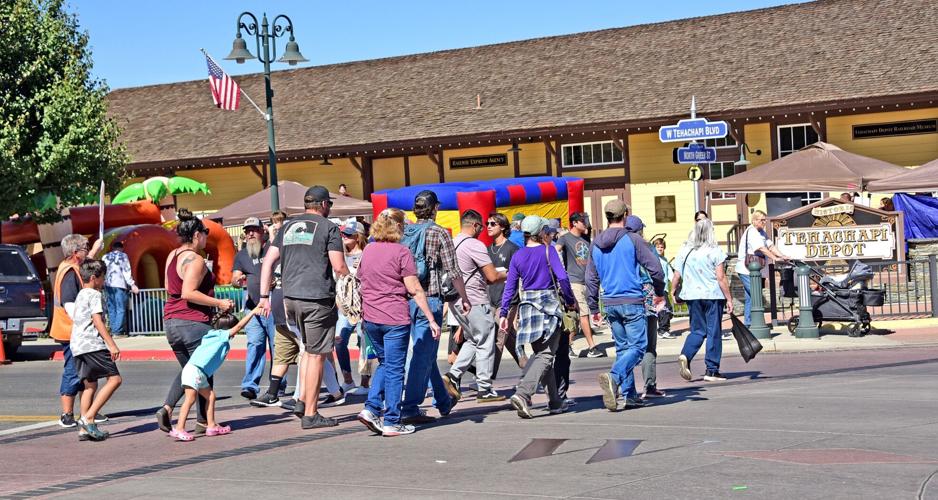 PHOTO GALLERY: Tehachapi Apple Festival, carnival and rodeo offered ...