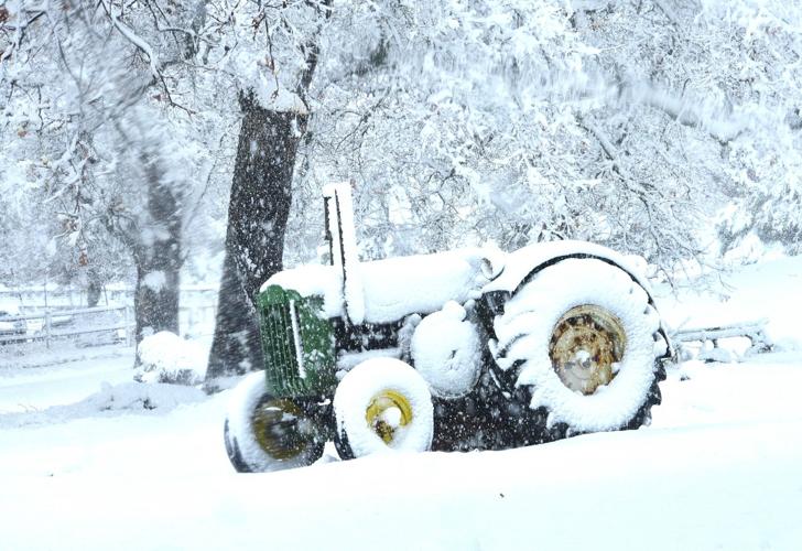 PHOTO GALLERY: Snow creates beauty, problems in greater Tehachapi ...