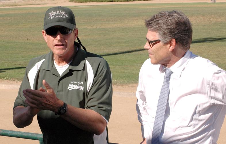 Presidential candidate Rick Perry makes Tehachapi pit stop | News ...