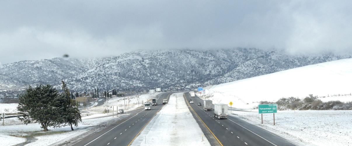 PHOTO GALLERY: Snowstorm hits greater Tehachapi | News | tehachapinews.com